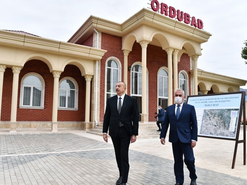 Prezident Ordubad dəmir yolu stansiyası ilə tanış oldu - YENİLƏNİB+FOTO