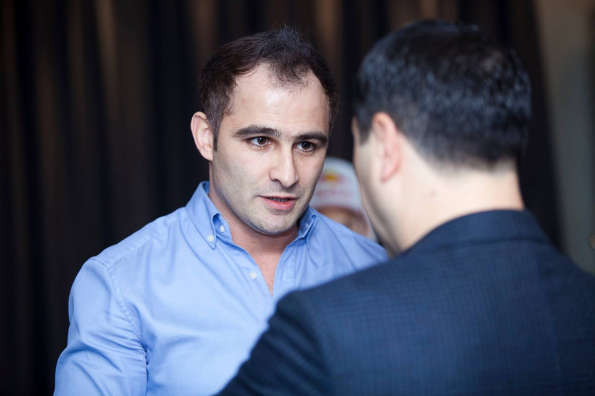 Raqif Raufoğlu maddi durumu zəif olan tələbənin təhsil haqqını ödədi